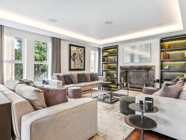 3 bedroom flat for sale