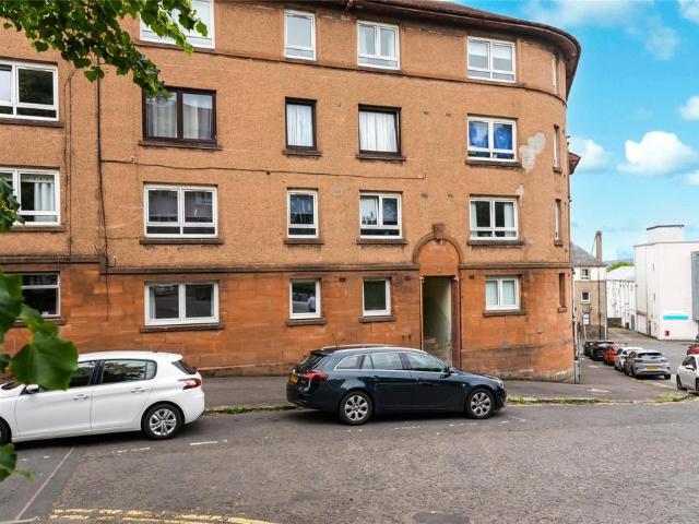 3 bedroom flat for sale