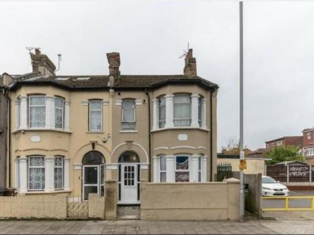 3 bedroom flat for sale