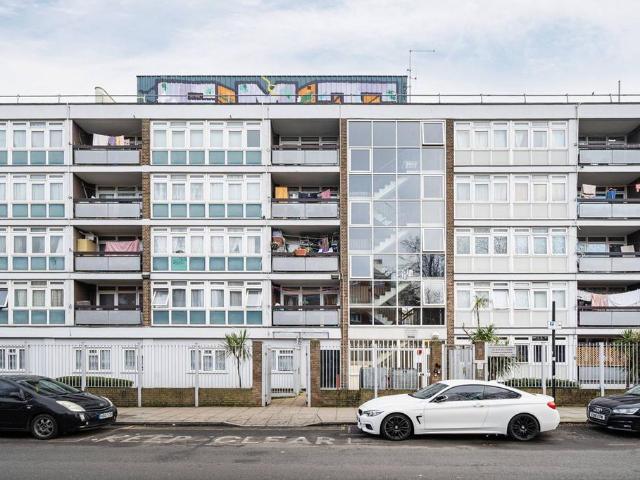 3 bedroom flat for sale