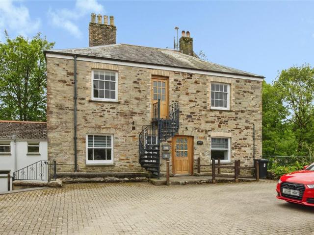 3 bedroom flat for sale