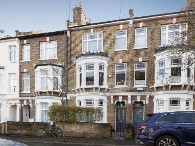 3 bedroom flat for sale