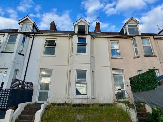 3 bedroom flat for sale