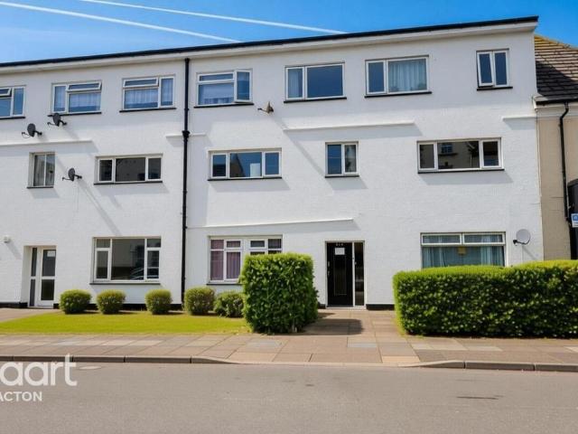 3 bedroom flat for sale