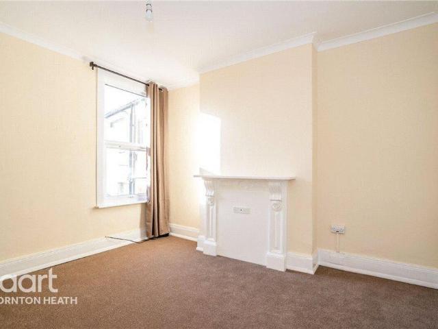 3 bedroom flat for sale