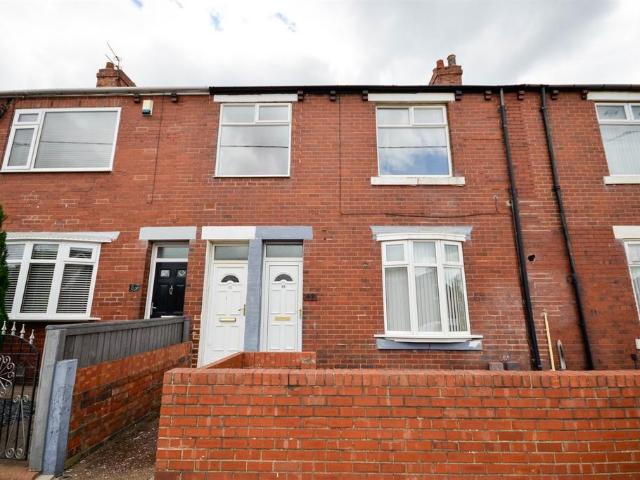 3 bedroom flat for sale