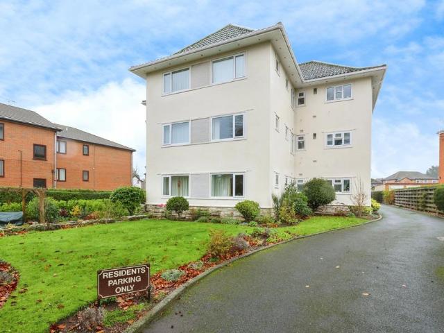 3 bedroom flat for sale