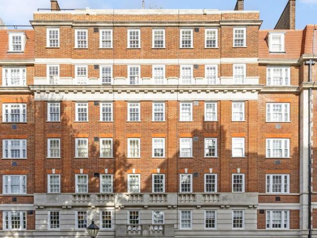 3 bedroom flat for sale