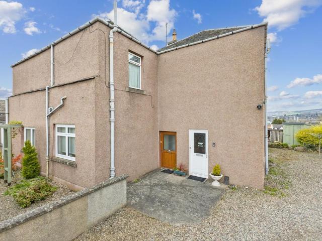 3 bedroom flat for sale
