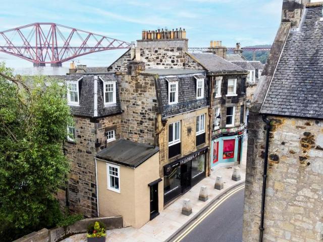 3 bedroom flat for sale