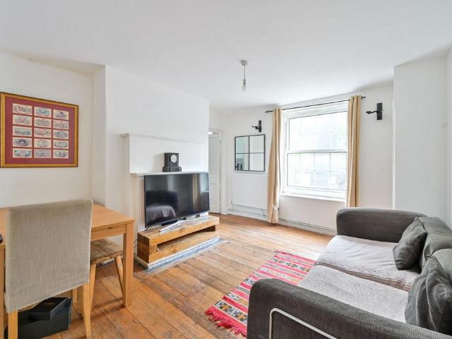 3 bedroom flat for sale