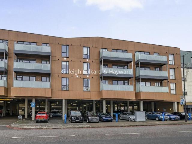 3 bedroom flat for sale