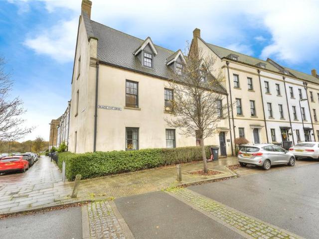 3 bedroom flat for sale