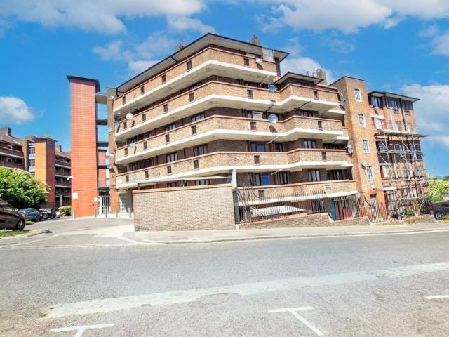 3 bedroom flat for sale
