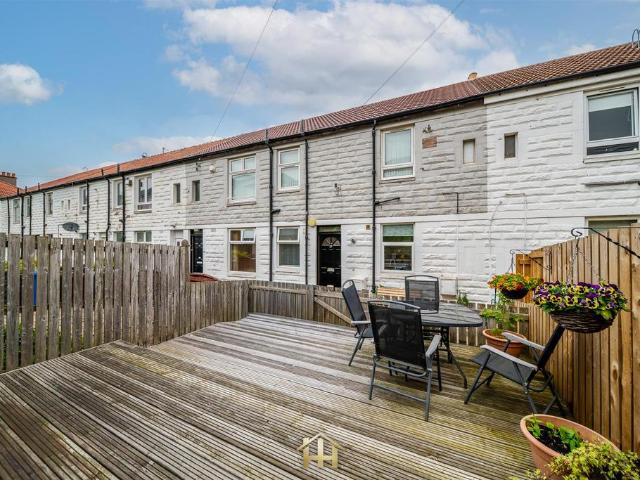 3 bedroom flat for sale