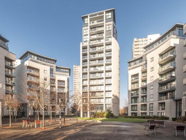 3 bedroom flat for sale