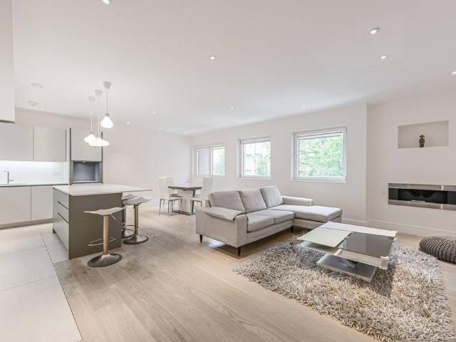 3 bedroom flat for sale