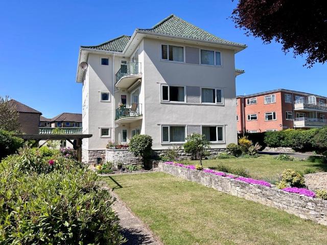 3 bedroom flat for sale