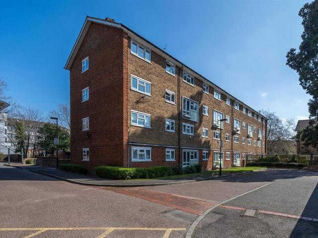 3 bedroom flat for sale
