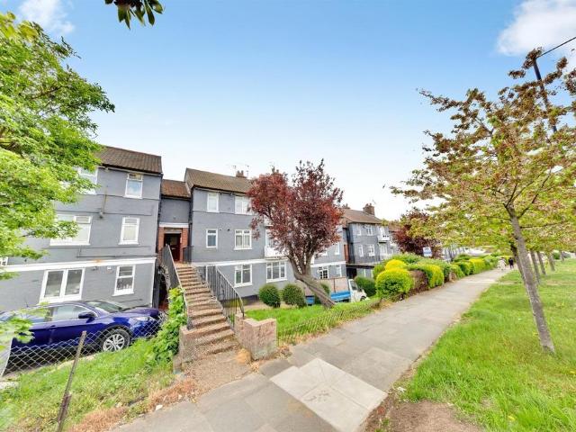 3 bedroom flat for sale