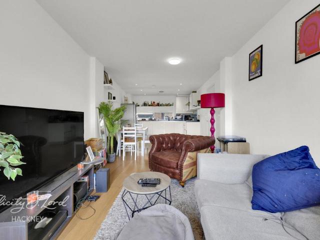 3 bedroom flat for sale