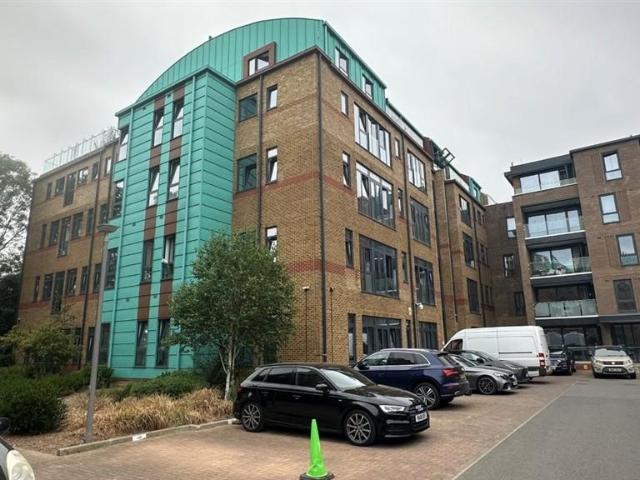 3 bedroom flat for sale