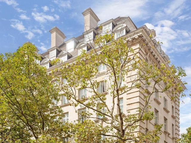 3 bedroom flat for sale