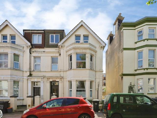 3 bedroom flat for sale