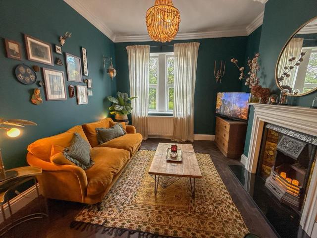 3 bedroom flat for sale