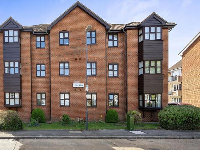3 bedroom flat for sale
