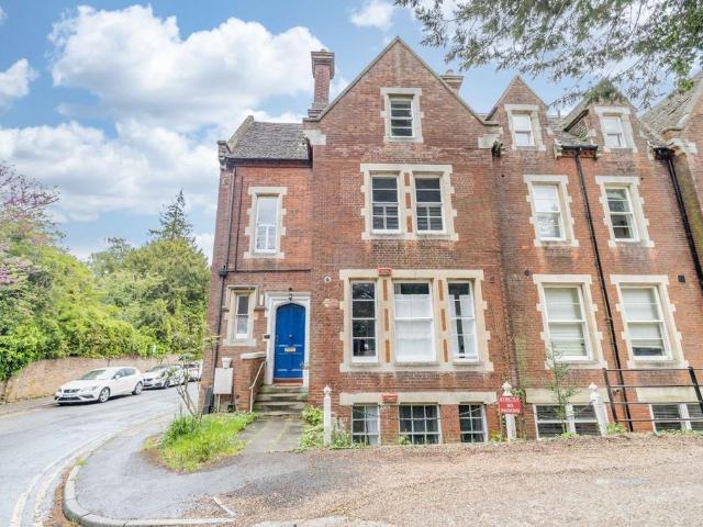 3 bedroom flat for sale