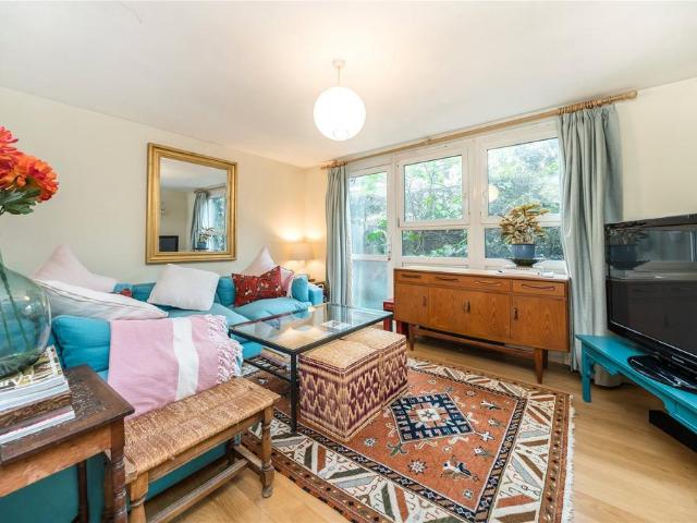 3 bedroom flat for sale