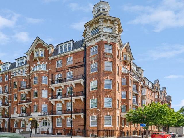 3 bedroom flat for sale