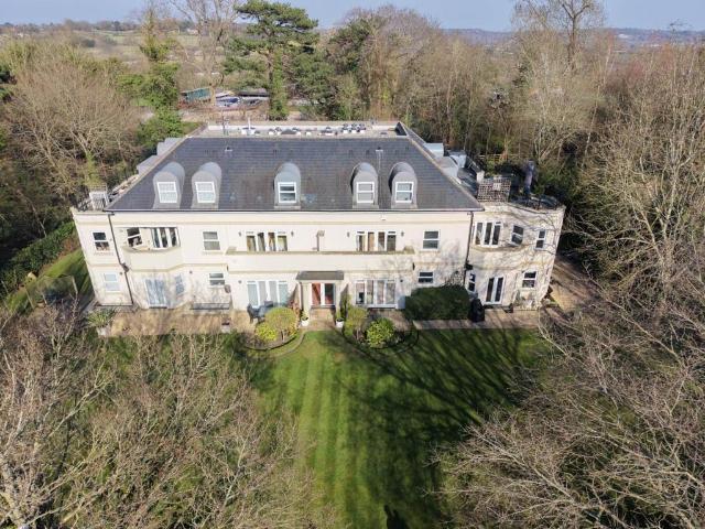 3 bedroom flat for sale