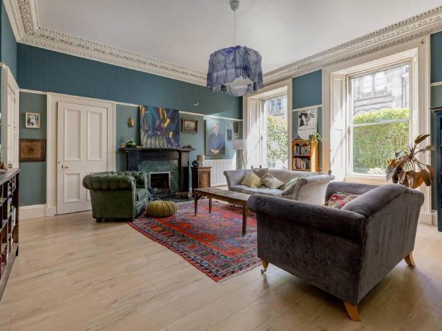 3 bedroom flat for sale