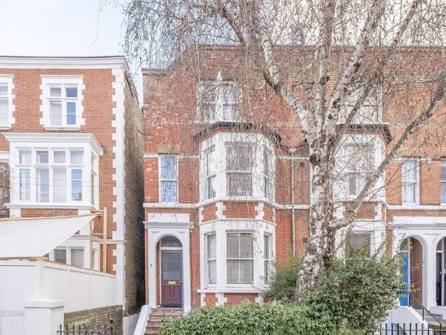 3 bedroom flat for sale