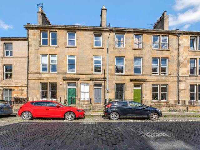 3 bedroom flat for sale