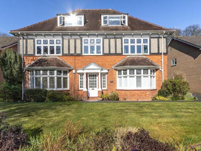 3 bedroom flat for sale