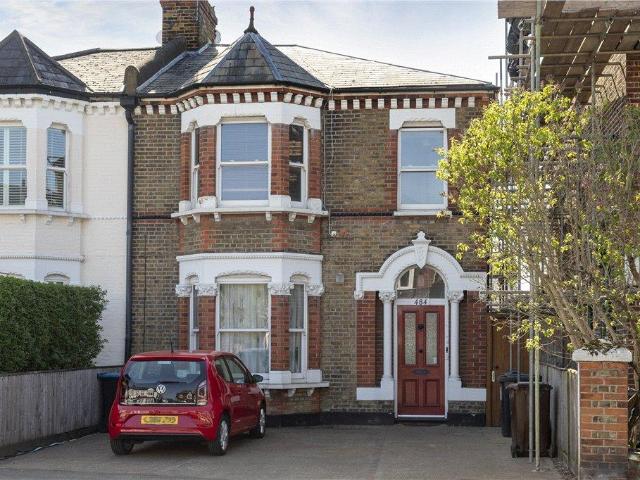 3 bedroom flat for sale