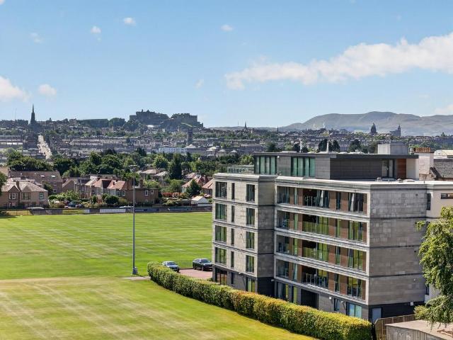 3 bedroom flat for sale