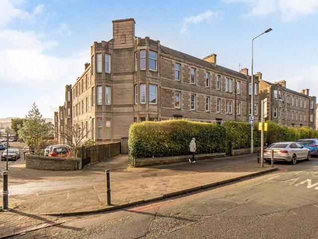 3 bedroom flat for sale