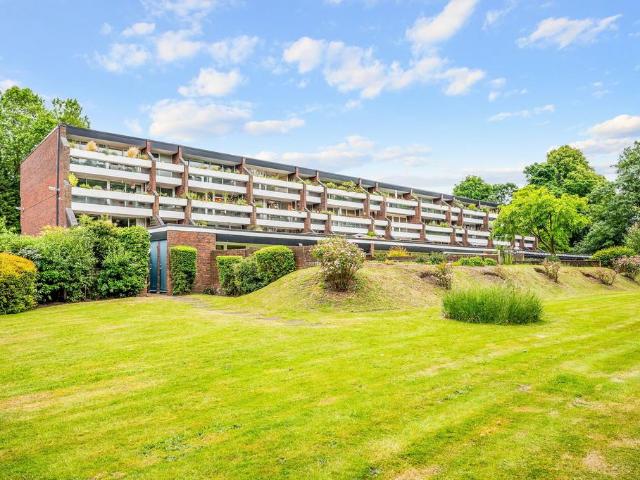 3 bedroom flat for sale