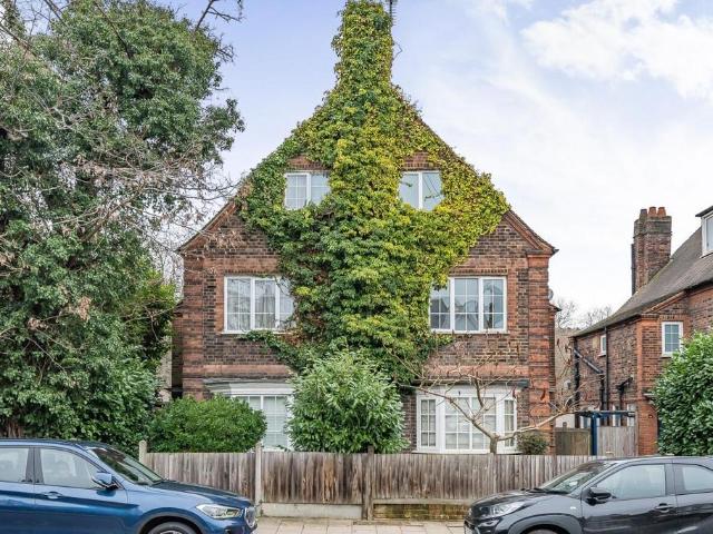3 bedroom flat for sale