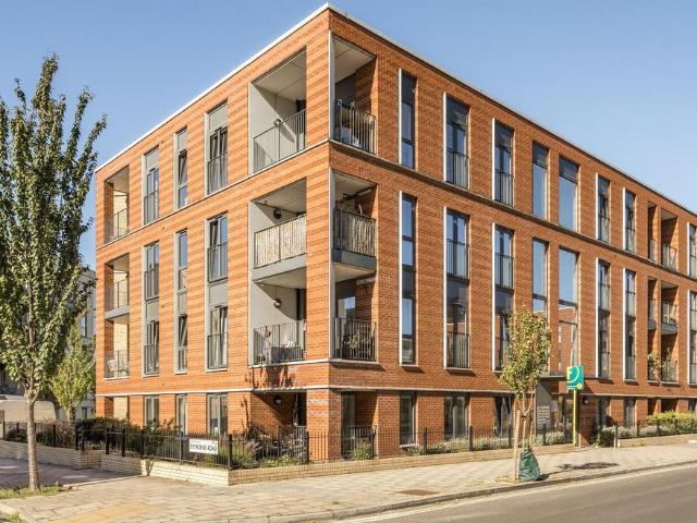 3 bedroom flat for sale