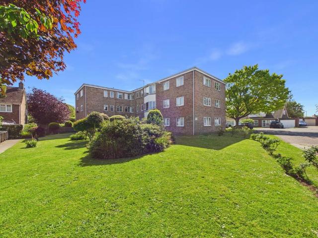 3 bedroom flat for sale