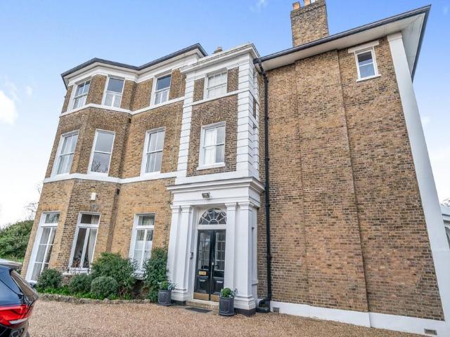 3 bedroom flat for sale