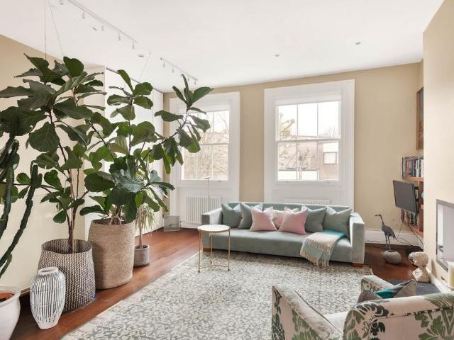 3 bedroom flat for sale