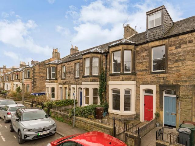 3 bedroom flat for sale