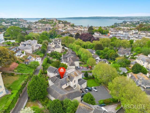 3 bedroom flat for sale