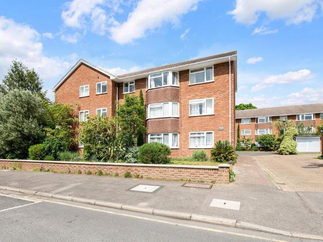3 bedroom flat for sale